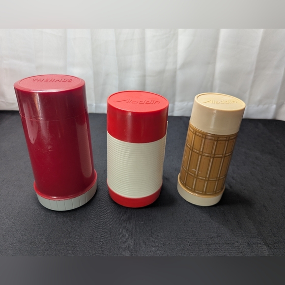 Kitchen | Vintage Thermos Aladdin Plastic Travel Mugs Cups Screw On ...